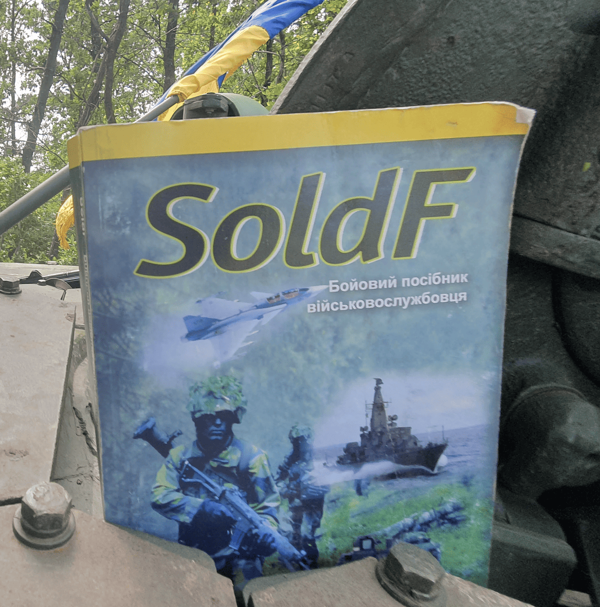 ”Soldaten i fält” har översatts – ska delas ut till ukrainska soldater ...