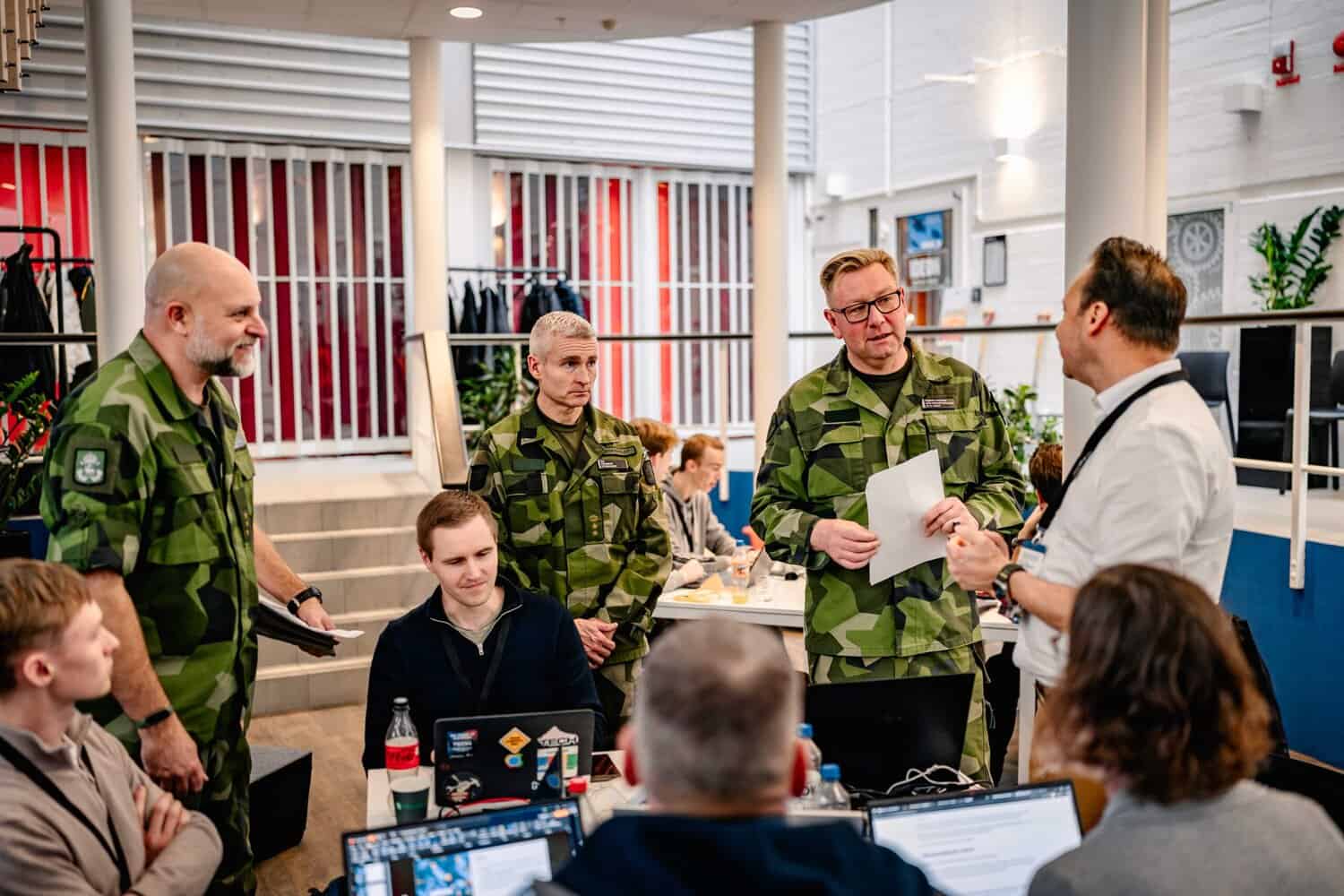 Försvarsmakten beställer fler helikopter 16 - Officerstidningen